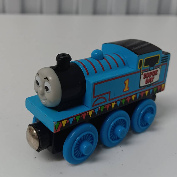Thomas & Friends | Toys | Thomas And Friends Wood Thomas Engine Sodor ...